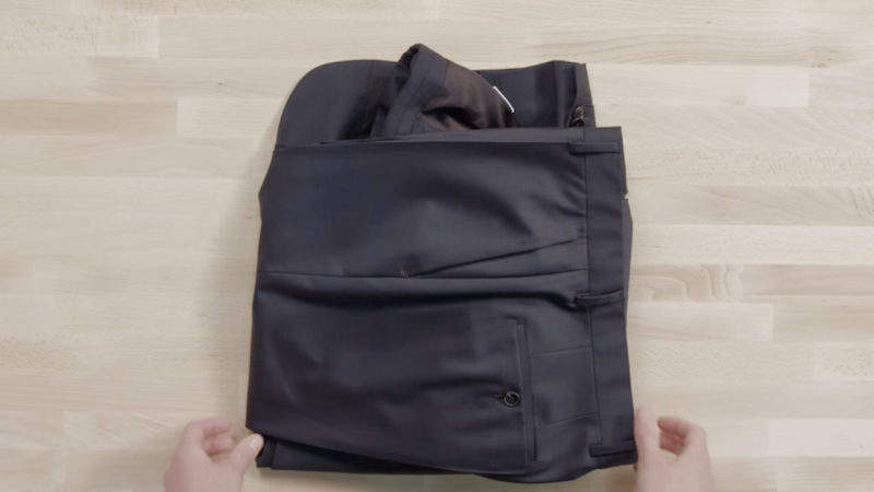HOW TO FOLD A SUIT IN A CARRY ON THE RIGHT WAY | Luggage